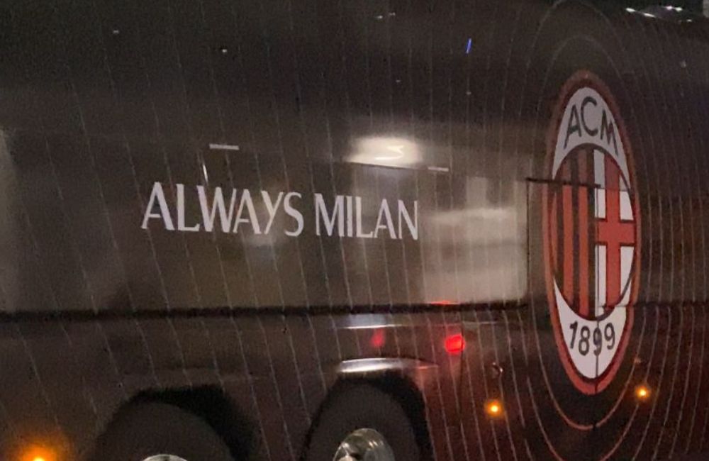 MP VIDEO - Bologna-Milan, le immagini del pullman rossonero