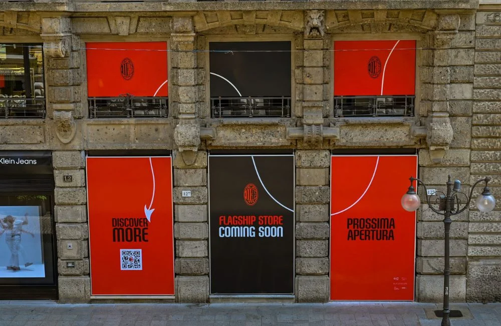 Flagship Store di AC Milan in Via Dante: lo store rossonero più grande ...